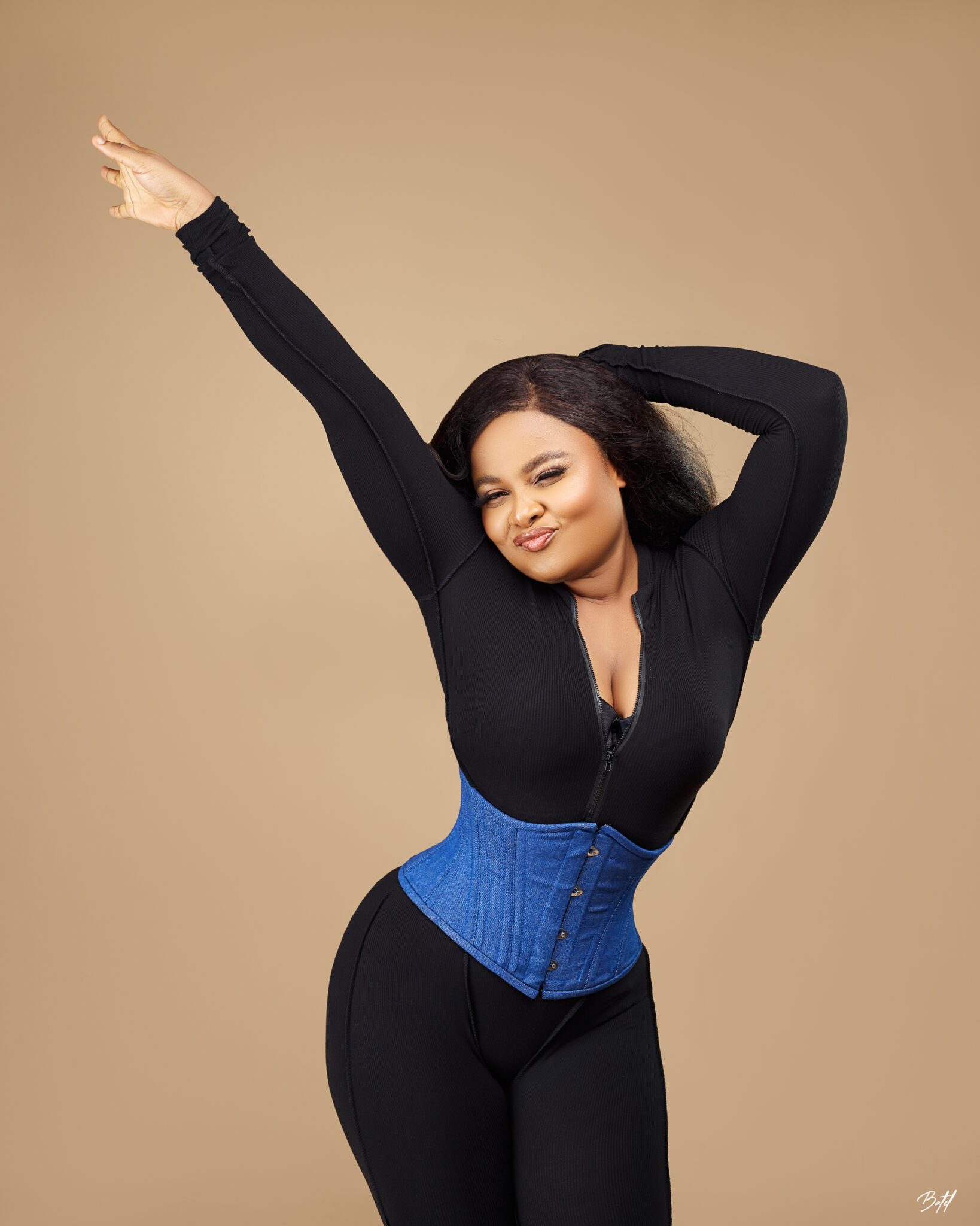 How To Put On A Corset – Complete Guide – Curvify Me